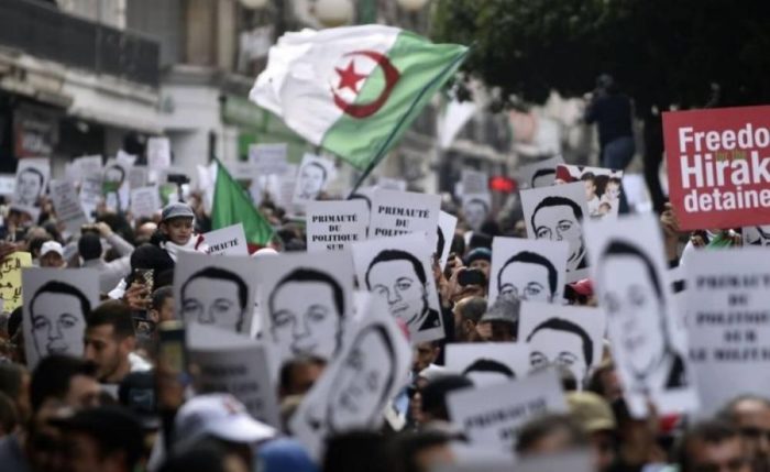 45ème vendredi du Hirak : l'ombre de Gaïd Salah et l'hommage à Abane ...